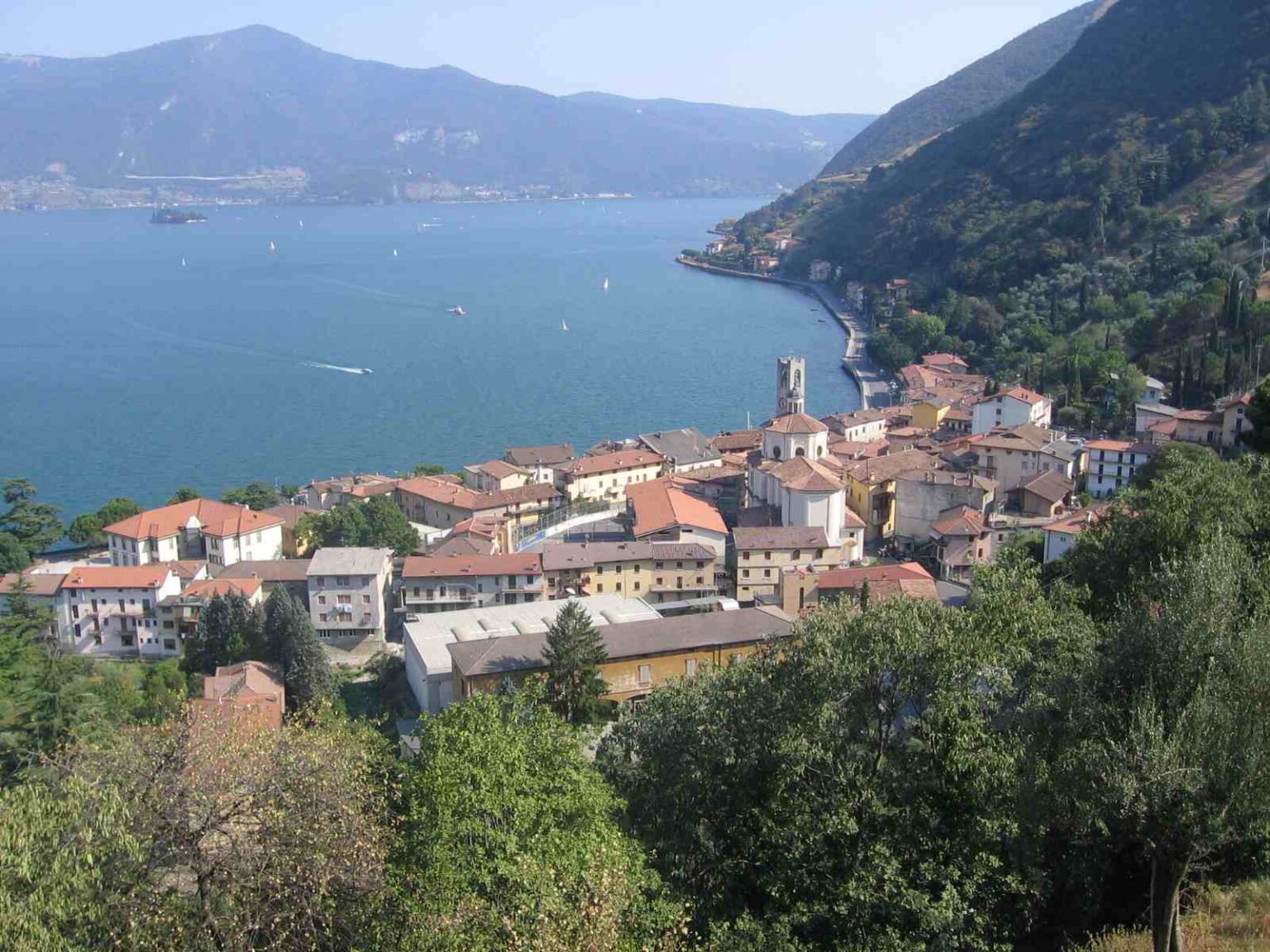 Comune di Tavernola Bergamasca: il borgo affacciato sul Lago d'Iseo